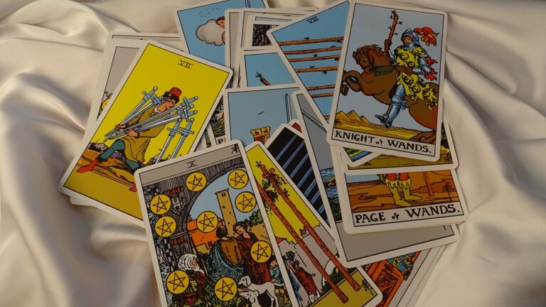 Deck review: Ryder-Waite Tarot - Esoteric Hut